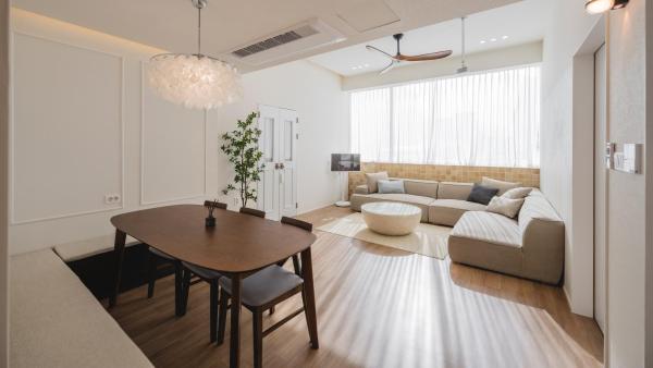 Stay Peaches Gyeongju L 10 People L 3 Minutes To Wangnyeong L 5 Minutes To Hwangnidan-gil L 5 Beds L 30 Pyeong Private House L 스테이피치스 경주 - 성건동