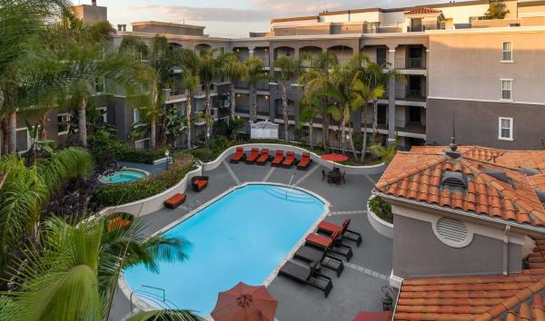 Luxury Coastal 1 & 2 Bedroom Retreat Near Venice With Pool & Cinema Room - Los Angeles