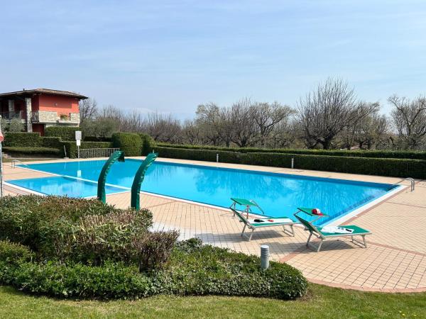 Lake Garda Apartment With Pool, Private Garden & Parking - Sirmione