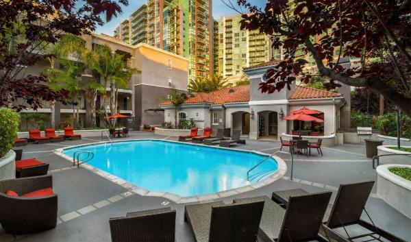 Serene 1br & 2br Mdr Escape Minutes To Venice Beach With Spa & Gym - El Segundo, CA