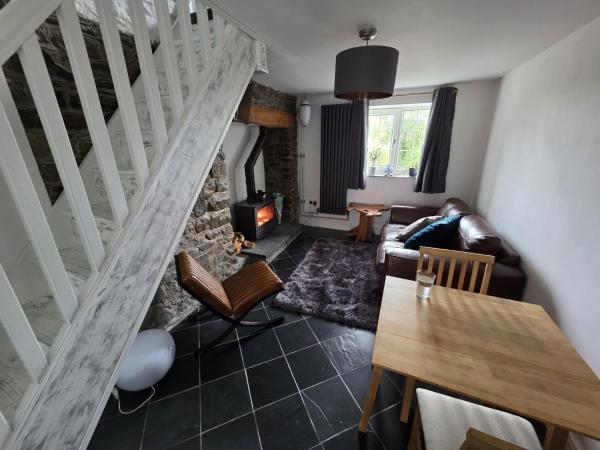 Welsh Hilltop Escape Llandeilo-glamping And Holiday Let - Carmarthenshire