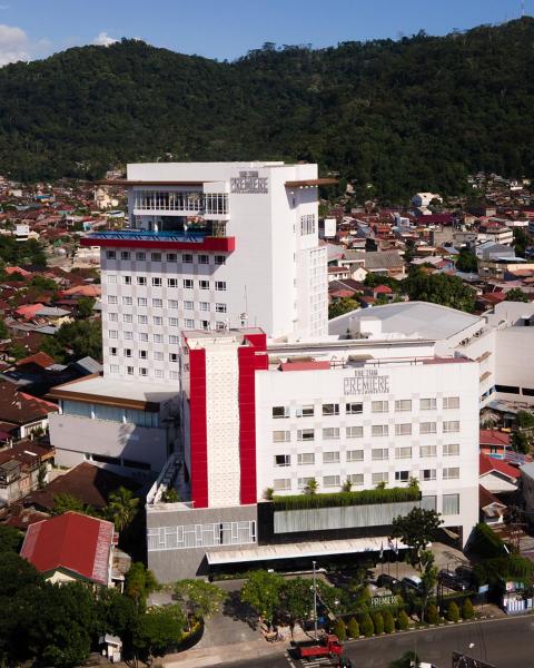 The Zhm Premiere Padang - Padang