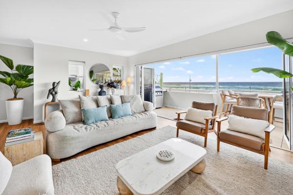 Currumbin Beach House - Oceanfront - Coolangatta