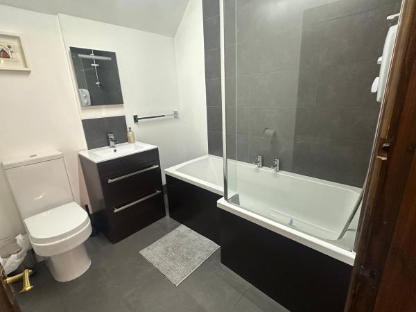 Achill Guest House - Staffordshire