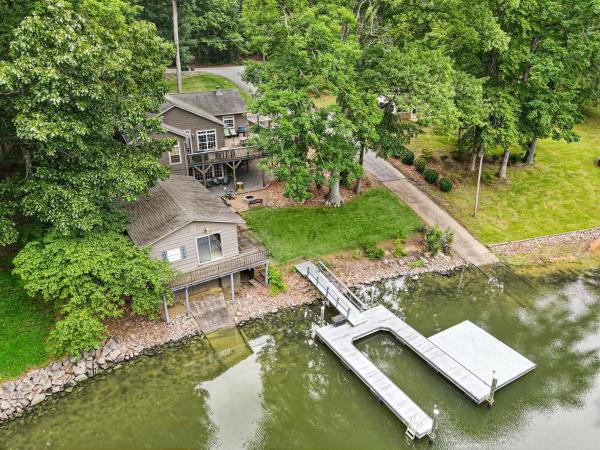 Pool Table, Massive Balcony, Firepit, & Spacious! - Denver, NC