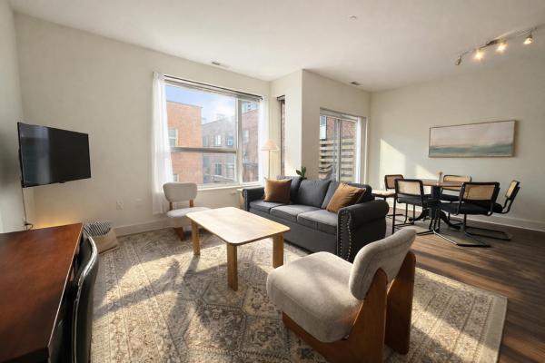 Upscale Apartment Near Lake Michigan - Sleeps 6-7 - Summerfest, Milwaukee