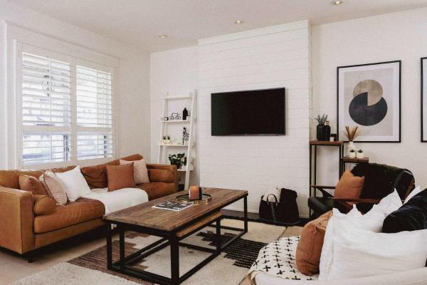 Stylish 3br Home With Office Deck & Parking - Toronto