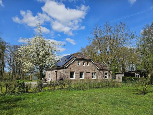 Die Alte Waldkate - Windschief Und Mitten In Der Natur - Issum