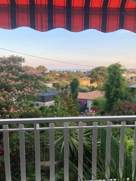 Room To Rent, Appart To Share With 70 Woman - Cannes