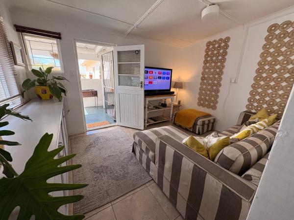 Cosy Coastal Hideaway - Hermanus