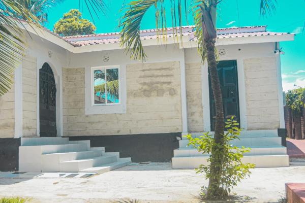 Creese Home Stay' - Mombasa