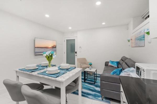 New And Modern 2 Bedrooom Basement - Burnaby