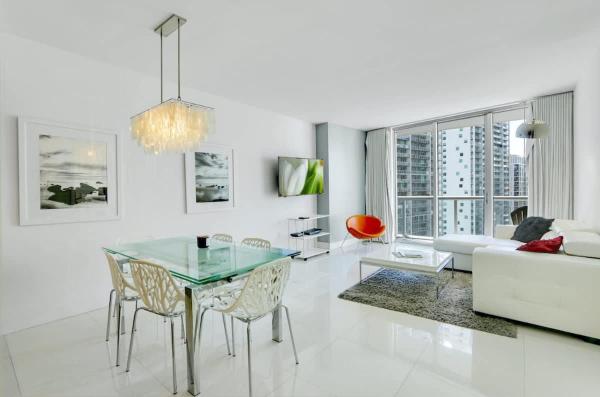 Deluxe Brickell Suite With Pool Gym & City Views - Miami