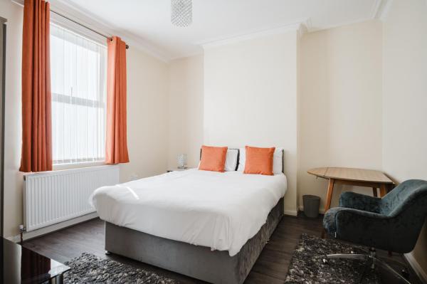 6-bed Manchester House Ideal For Contractors - Oldham