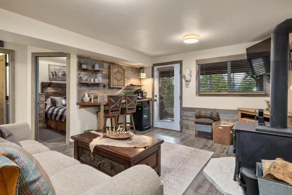 Forest Hideaway Lake Nearby With Epic Views - State of Washington