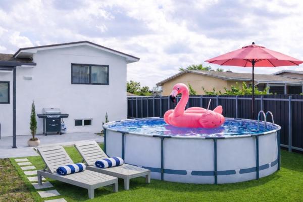 Pool Oasis & Game Room Near Hard Rock Stadium - Miramar, FL