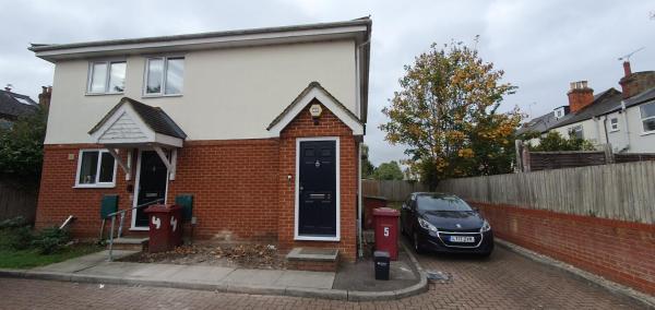 Reading's Best Location - Stylish 2 Bedroom Flat Near Reading Station & Reading City Centre - Berkshire