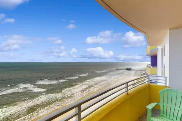 One Bedroom Condo In Ocean Walk - Ormond Beach, FL