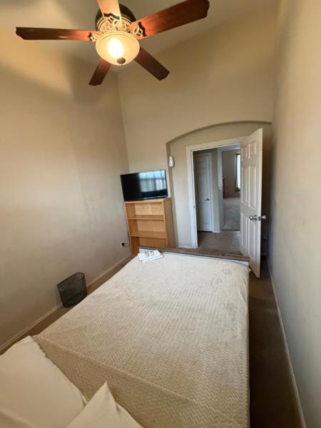 Goodyear Cul-de-sac Room 6 - Goodyear, AZ