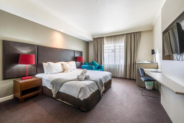 Resort Style Oasis W King Bed Pool And Balcony - Darwin