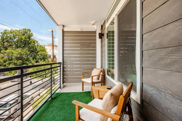 Riverwalk Apt Pool, Gym, King Bed Free Parking - San Antonio, TX