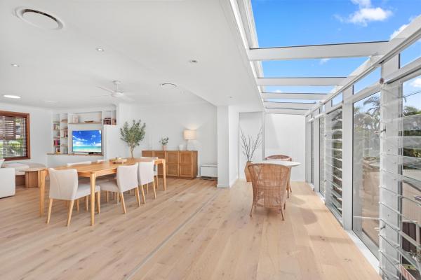 Vivid Retreat - Forster