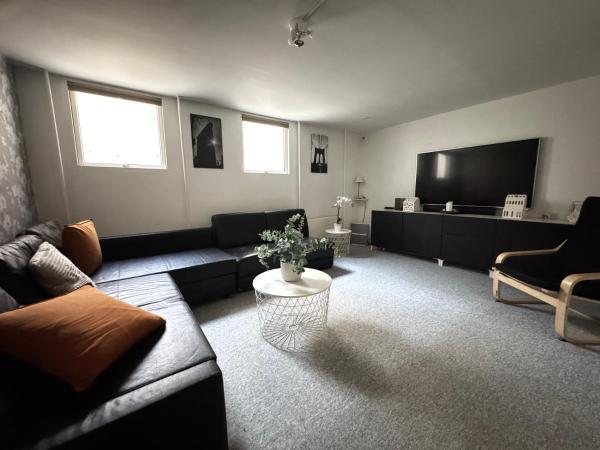 Spacious Basement Apartment In Hellerup, Sleeps 4 - Copenhagen