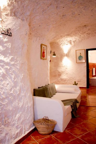 Encantadora Cueva, Paseo De Los Tristes Granada - Monachil