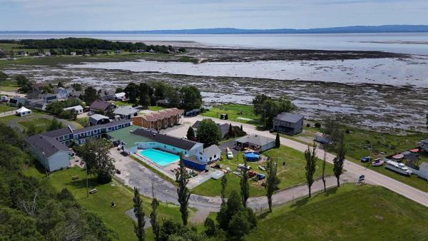 Condo Bord De Fleuve Piscine - Les Voitures D'eau - Charlevoix