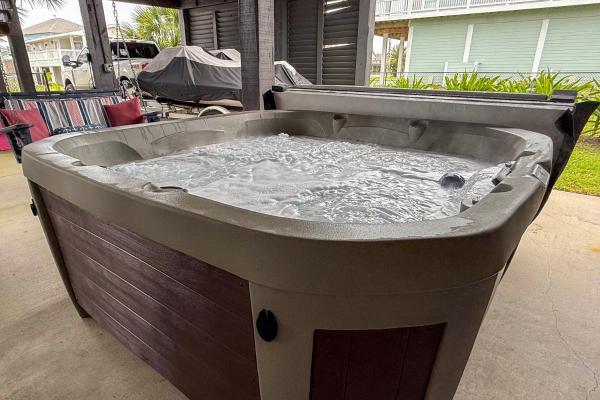 Retreat W/ Hot Tub & Fenced Yard: Walk To Beach - Crystal Beach, TX