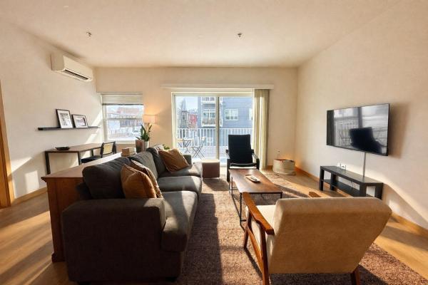East Side 1br Apt - Near Brady St And Fiserv With Balcony - Milwaukee