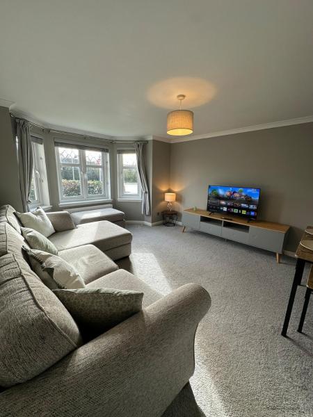 Modern 2-bed Flat - Free Parking - Near Edinburgh - Dunfermline