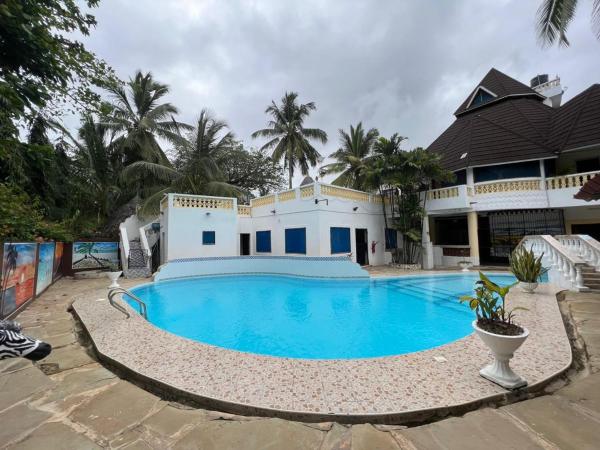 Luxurious 4-bedroom Holiday House With Pool Access In Diani Beach - Diani Beach