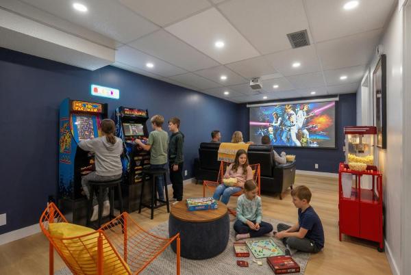 Retro Pool Club, Sauna & Game Room - Edmonton, Canada