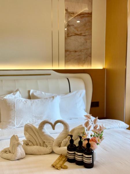 Venice Luxe Glow, Studio Type,pool, Kitchen, Netflix, Canal Mall Access - Pasig