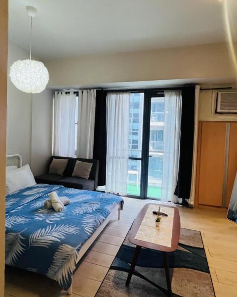 Henry's Newport Deluxe Condotel - Makati