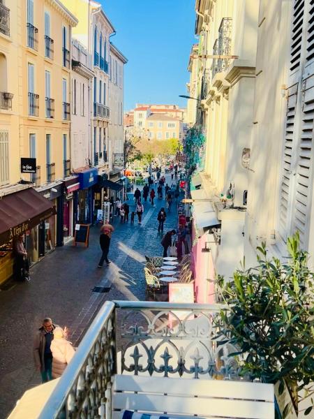 Balcony In Heart Of Pedestrian Centre Of Old Antibes - Juan les Pins