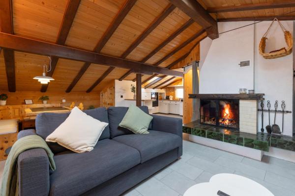Cozy Alpine Lodge - Hot Tub & Balcony Views - Brienz