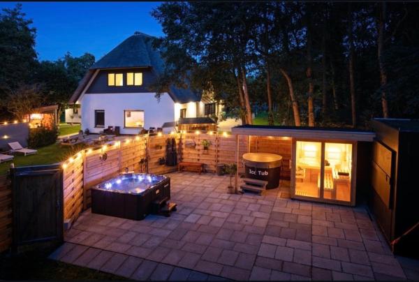 Theislandlife Vakantiehuis Met Privé Jacuzzi En 3 B&b Kamers - De Koog