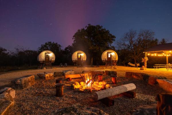 Sycamore Creek Wagon Retreat Group Stay - Branson, MO