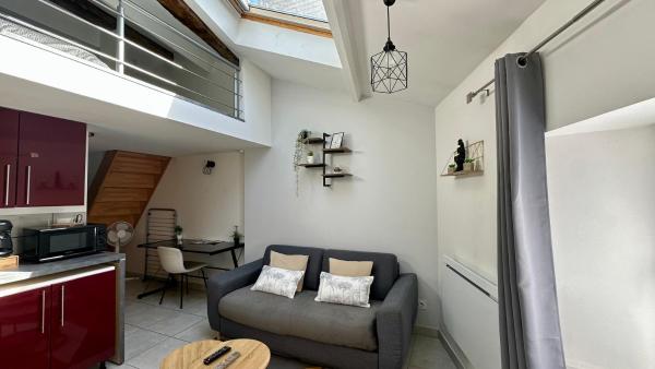 Charmant Duplex En Centre-ville Proche Du Puy-du-fouu - Cholet