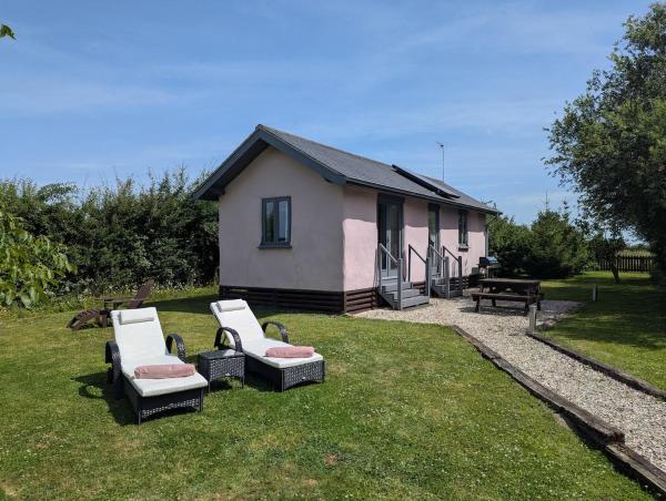 Buttercup Cosy Cabin - Serene Space For Relaxation - North Yorkshire
