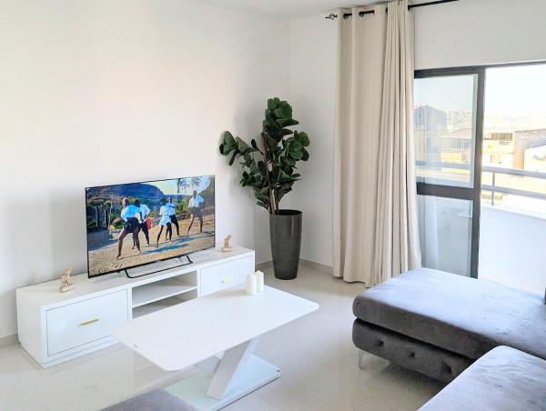 Praia Urban Hub - 2bdr 4th Floor City View And Wi-fi - Praia