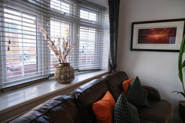 River Home Next To Town, Railstation With Parking Options - Henley-on-Thames