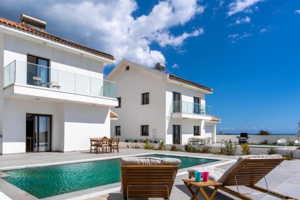 Stunning Sea View Pool Villa With 3br - Zypern