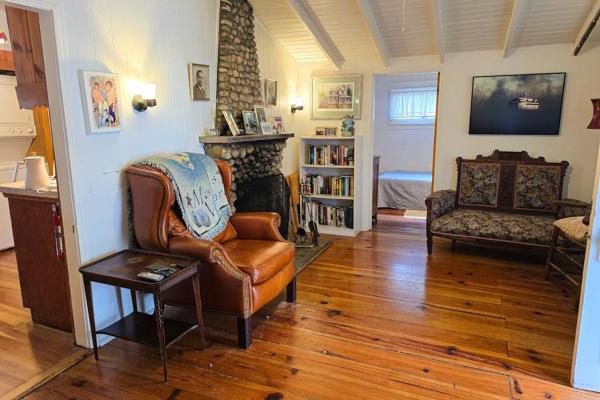 Pilgrim Cottage - Oak Bluffs, MA