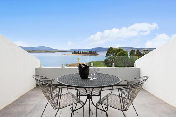 Horizons Lake Jindabyne - Kosciuszko National Park