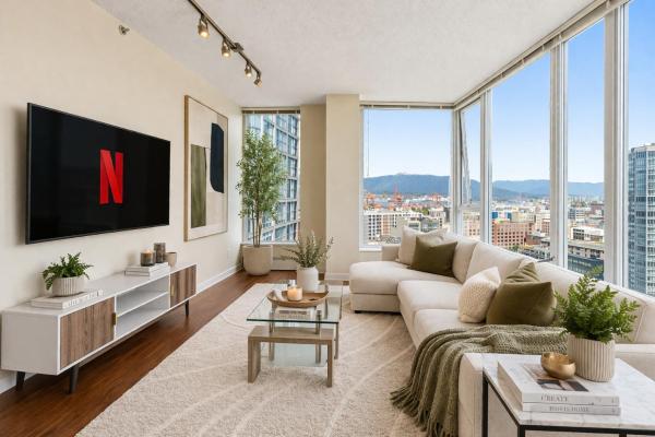 Spacious 3br Suite With Views Heart Of Downtown - Vancouver