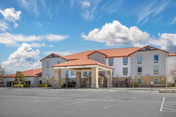 Quality Inn & Suites Monterey I-40 - 몬트레이