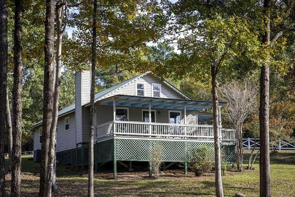 Spacious Waterfront Cabin Overlooking Private Pond Near Zwolle, Louisiana - Louisiana